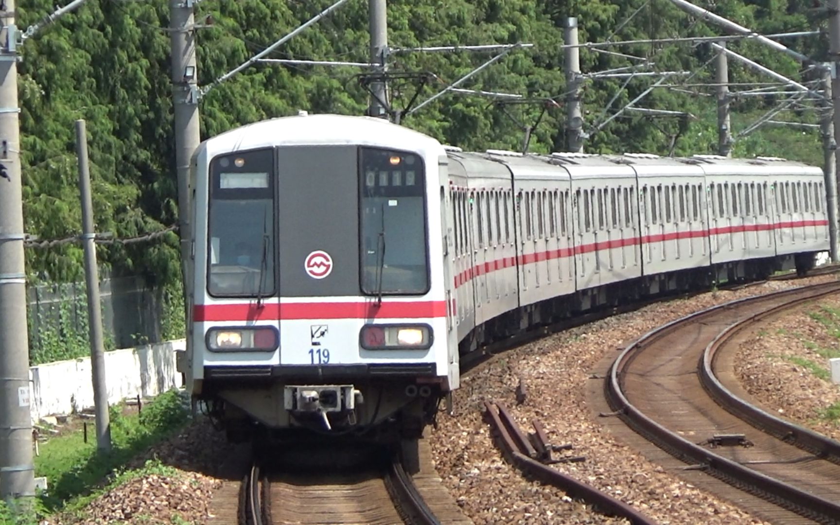 【上海地铁】老八01A03-119进站[1号线][外环路站]【2020.9.5】_哔哩哔哩_bilibili