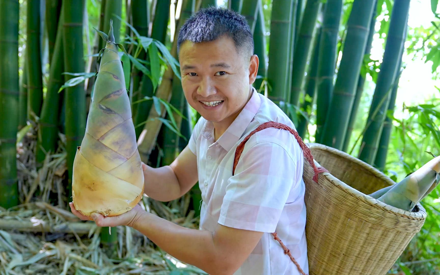 小伙进山寻啥宝？老爸看见开口笑，配上5斤大鸭子，味道真是香！-农村四哥1-农村四哥1-哔哩哔哩视频