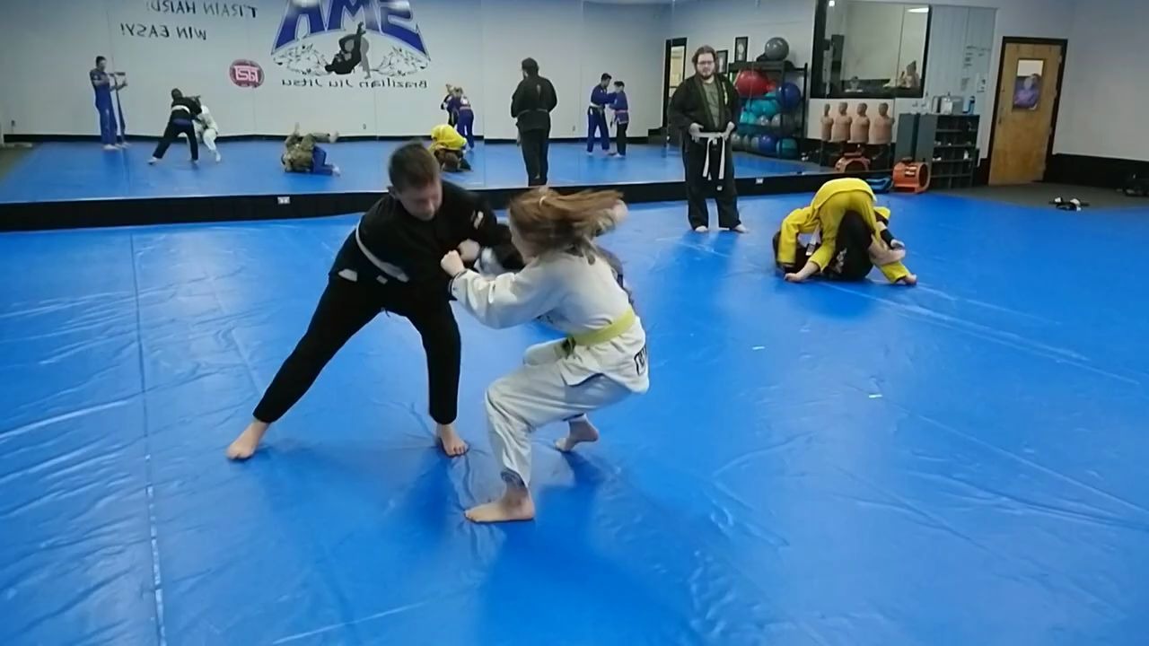 【巴西柔术】Breezy Bre vs Big E_哔哩哔哩_bilibili