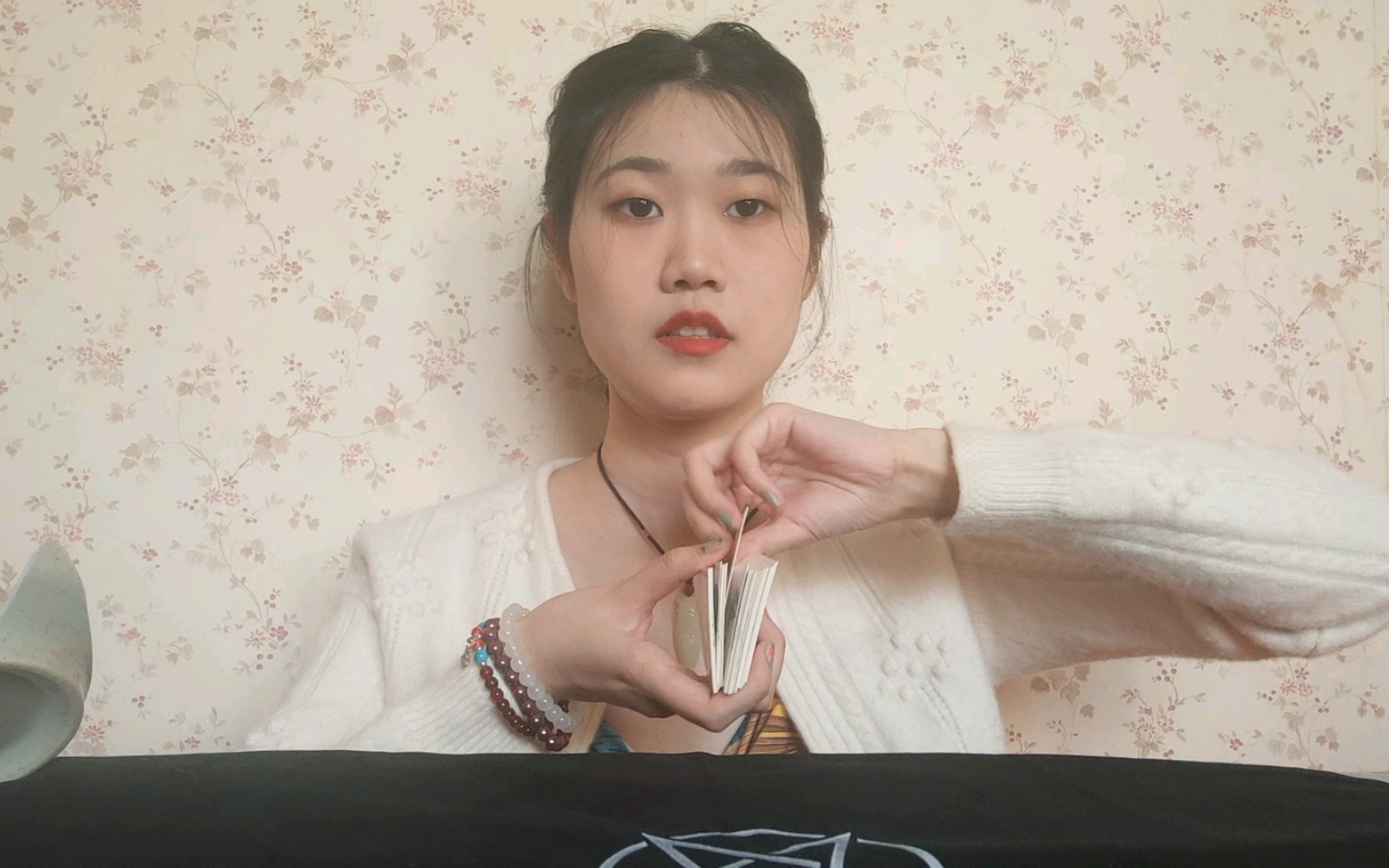 【女巫塔罗】未来伴侣对你颜值的看法 哔哩哔哩
