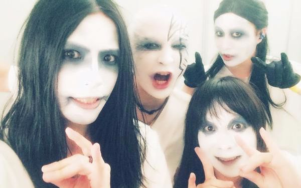 【KAMI BAND】难得！BABYMETAL舞台外的KAMI BAND完全体_哔哩哔哩 (゜-゜)つロ 干杯~-bilibili