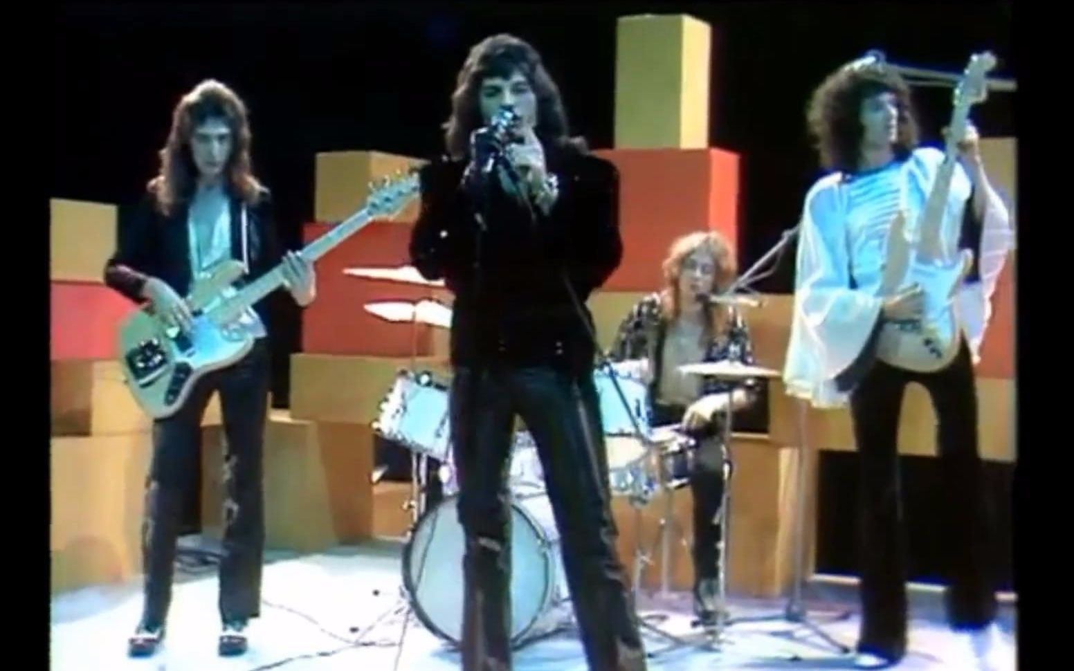 【听牙叔唱歌系列】【Queen】Killer Queen (vocals only) + guitar mix 这个MV也特别妖娆!!!_哔哩 ...