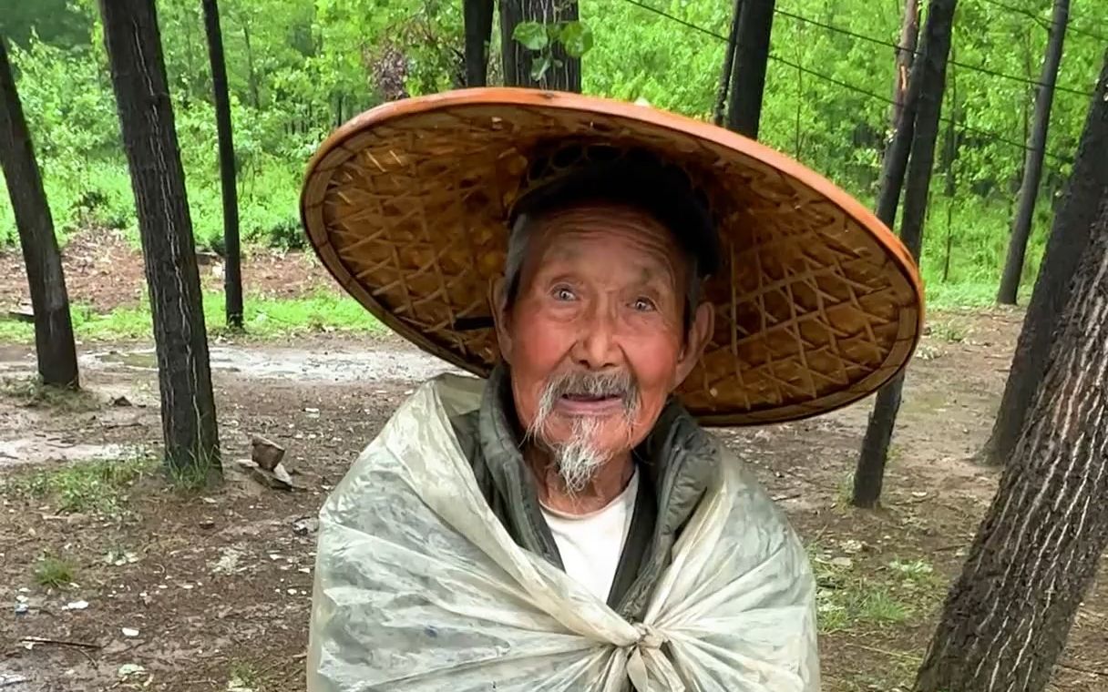 目送老爷爷走了很远，但是能做的有限，希望他平安到家-丰味人生HFJT-丰味人生HFJT-哔哩哔哩视频