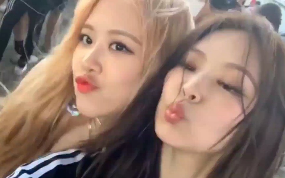 众所周知rose和Jennie待在一起会发生化学反应_哔哩哔哩_bilibili