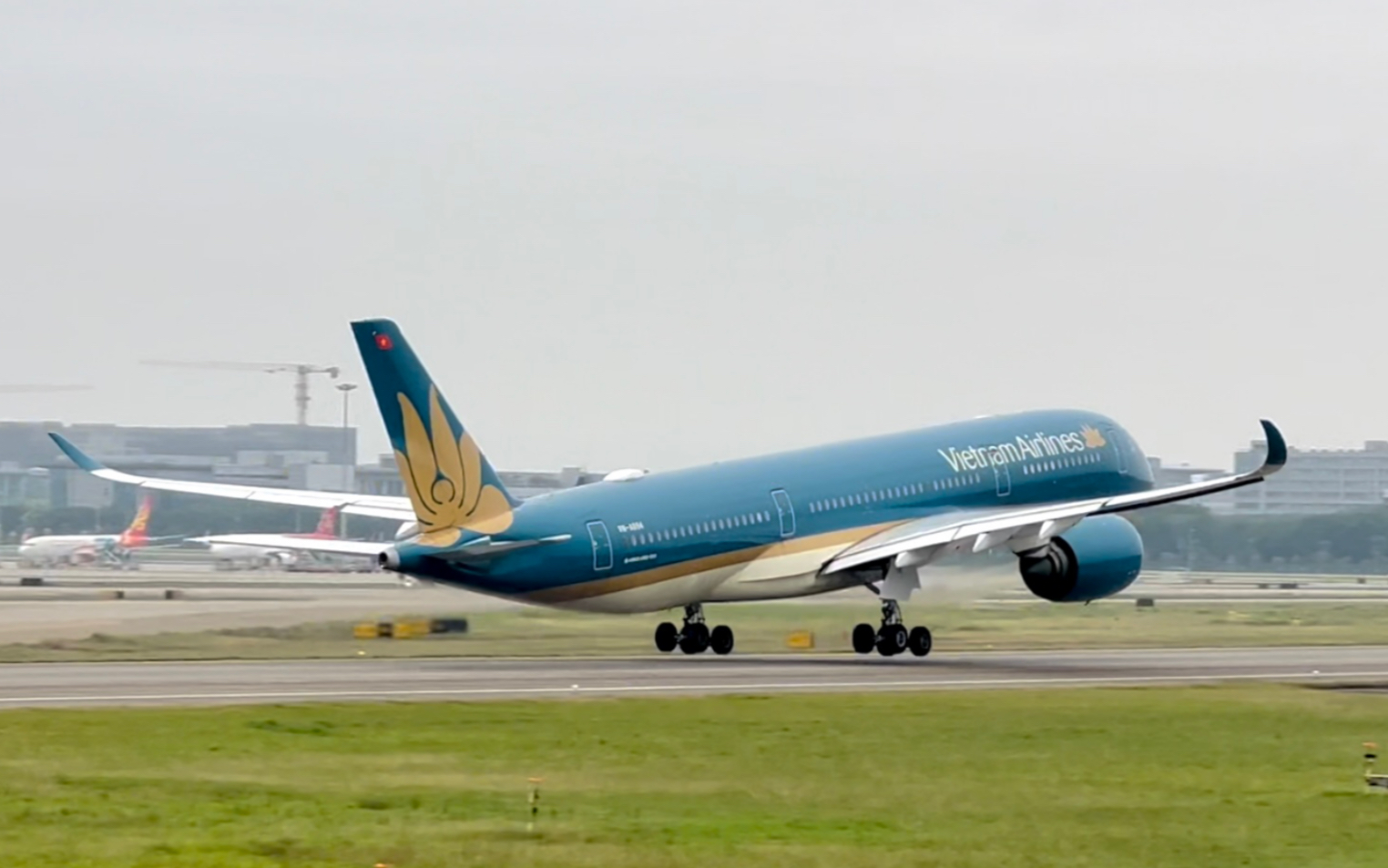 「4K HDR」广州农商银行配色越南航空A359起飞_哔哩哔哩_bilibili