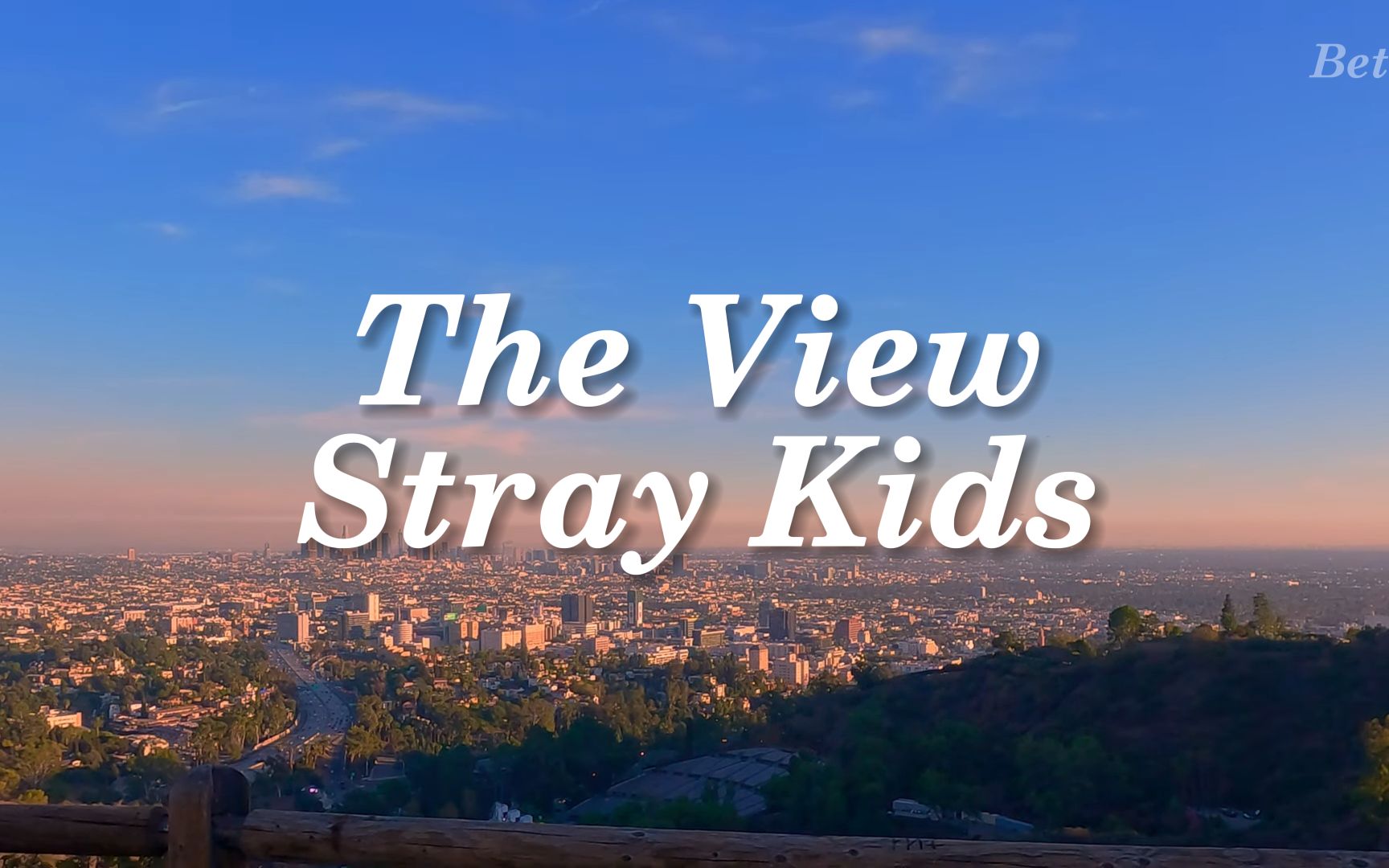 在好莱坞开车听【Stray Kids】的The View-I_am_Betty-I_am_Betty-哔哩哔哩视频