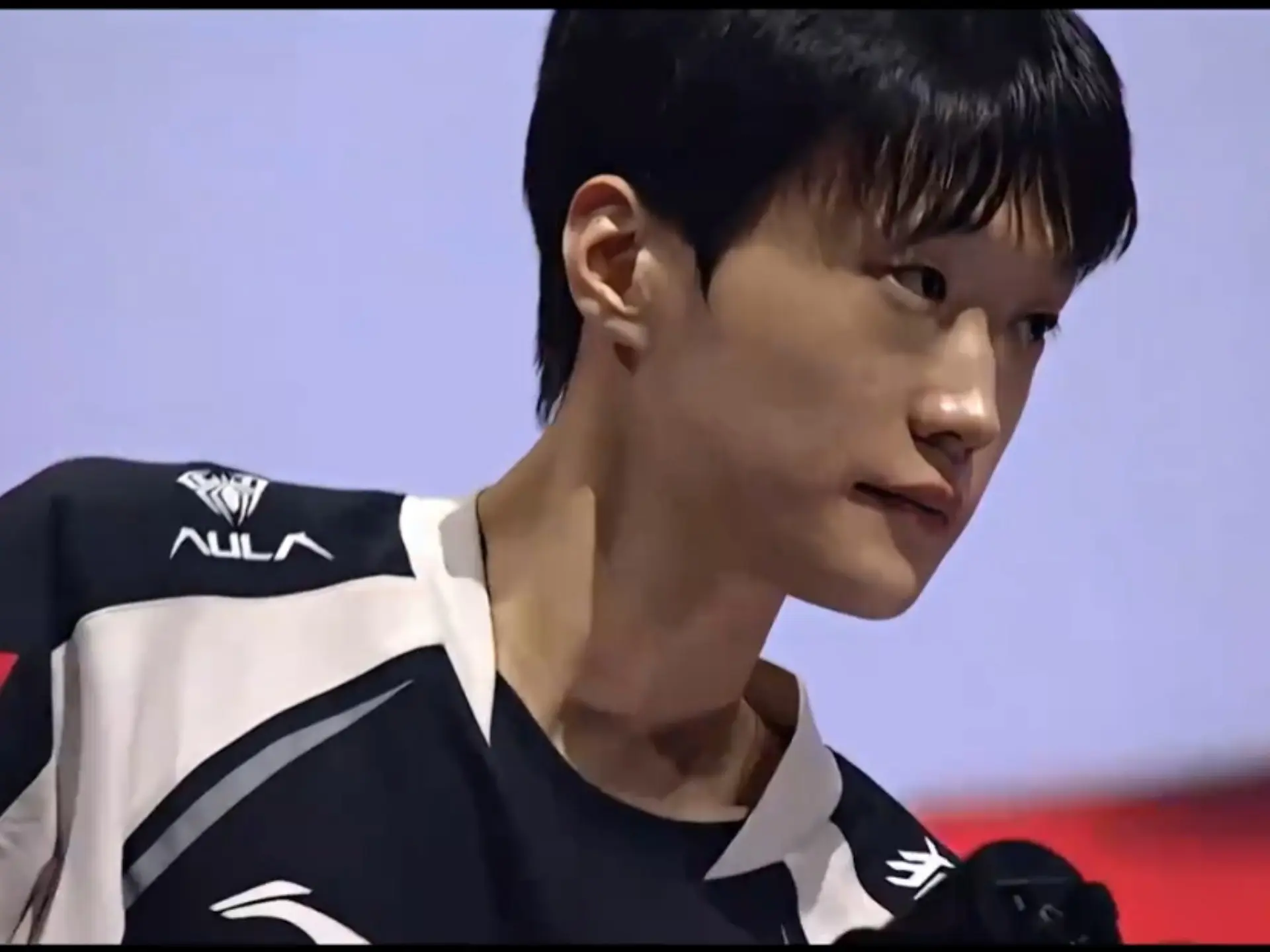 AL还是做不到吗？输给GEN赛后Shanks收拾外设时神情略显不甘_哔哩哔哩bilibili_英雄联盟