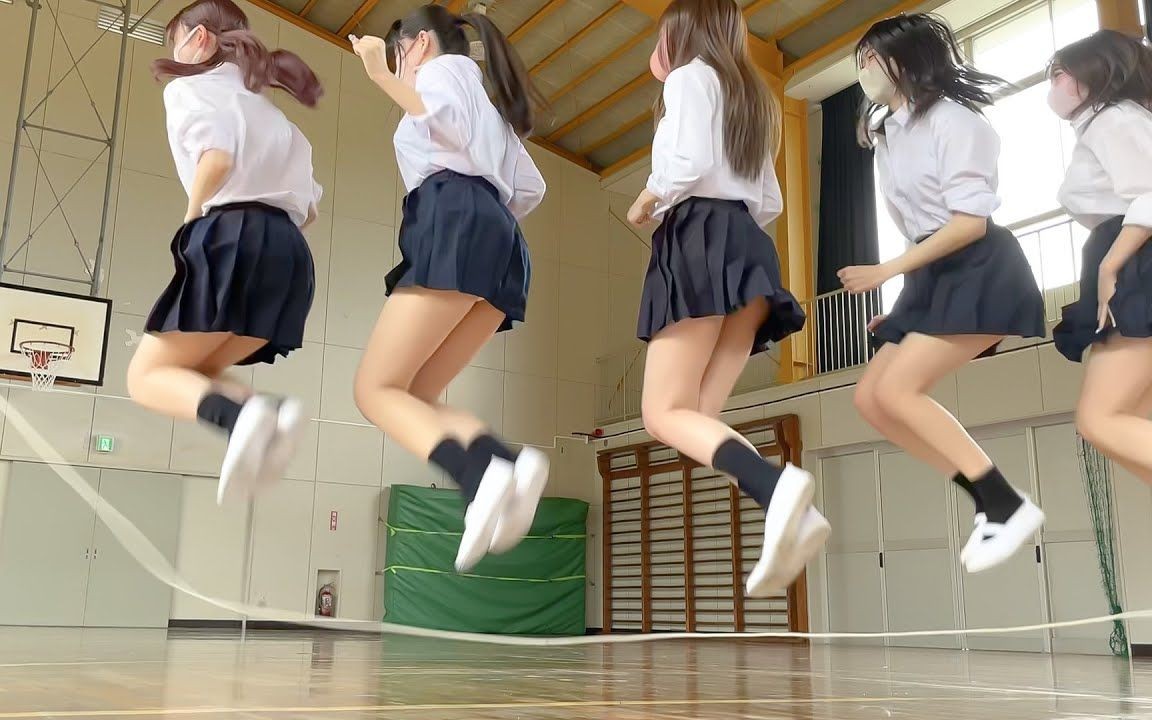 可爱日本妹子JK 跳绳挑战 - 哔哩哔哩