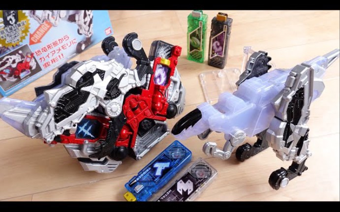 一輝兄は2号の魂を宿す者だった！DXゴールドスピノバイスタンプ レビュー！仮面ライダーリバイ ゴールドスピノゲノムに変身！ボルケーノも合体検証 ...