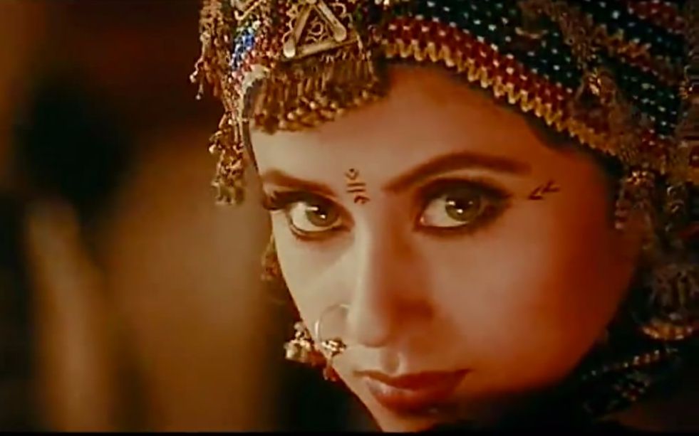 Urmila Matondkar 经典歌舞 Chamma Chamma Baje Re_哔哩哔哩_bilibili