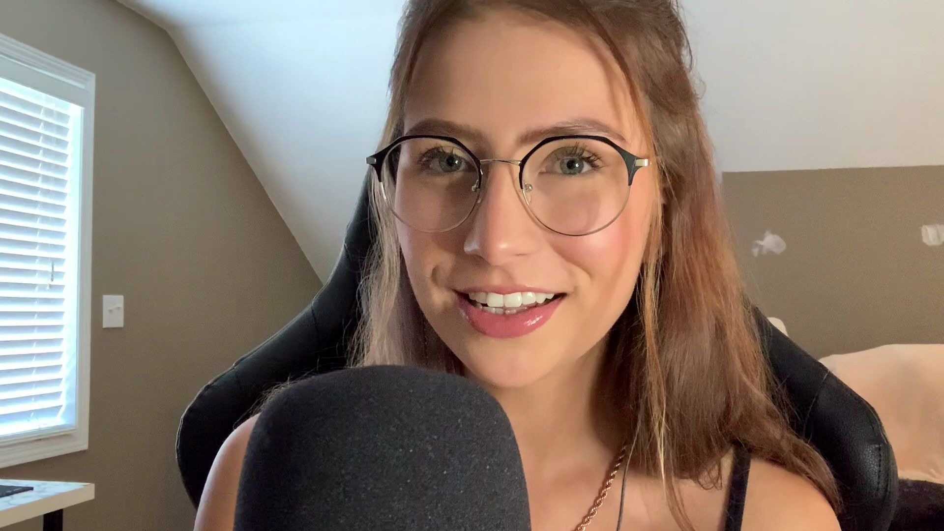 chey小姐姐助眠 MINI HAUL + TRY ON 20分钟人声+触发音助眠【Youtube搬运】_哔哩哔哩_bilibili