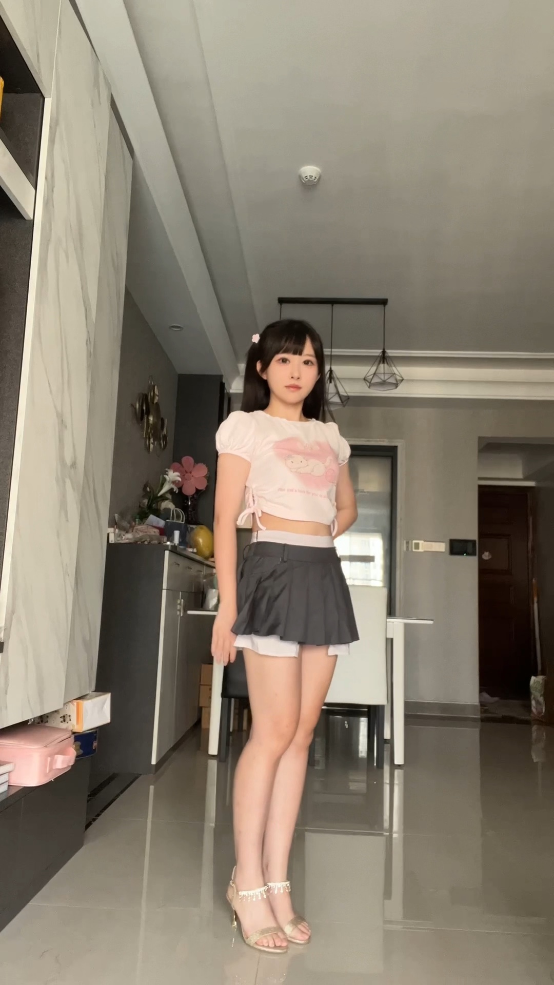 下个舞要穿高跟鞋cos跳舞所以练习了一下这是动态视频不是投稿，大家看一乐就好[t - 哔哩哔哩