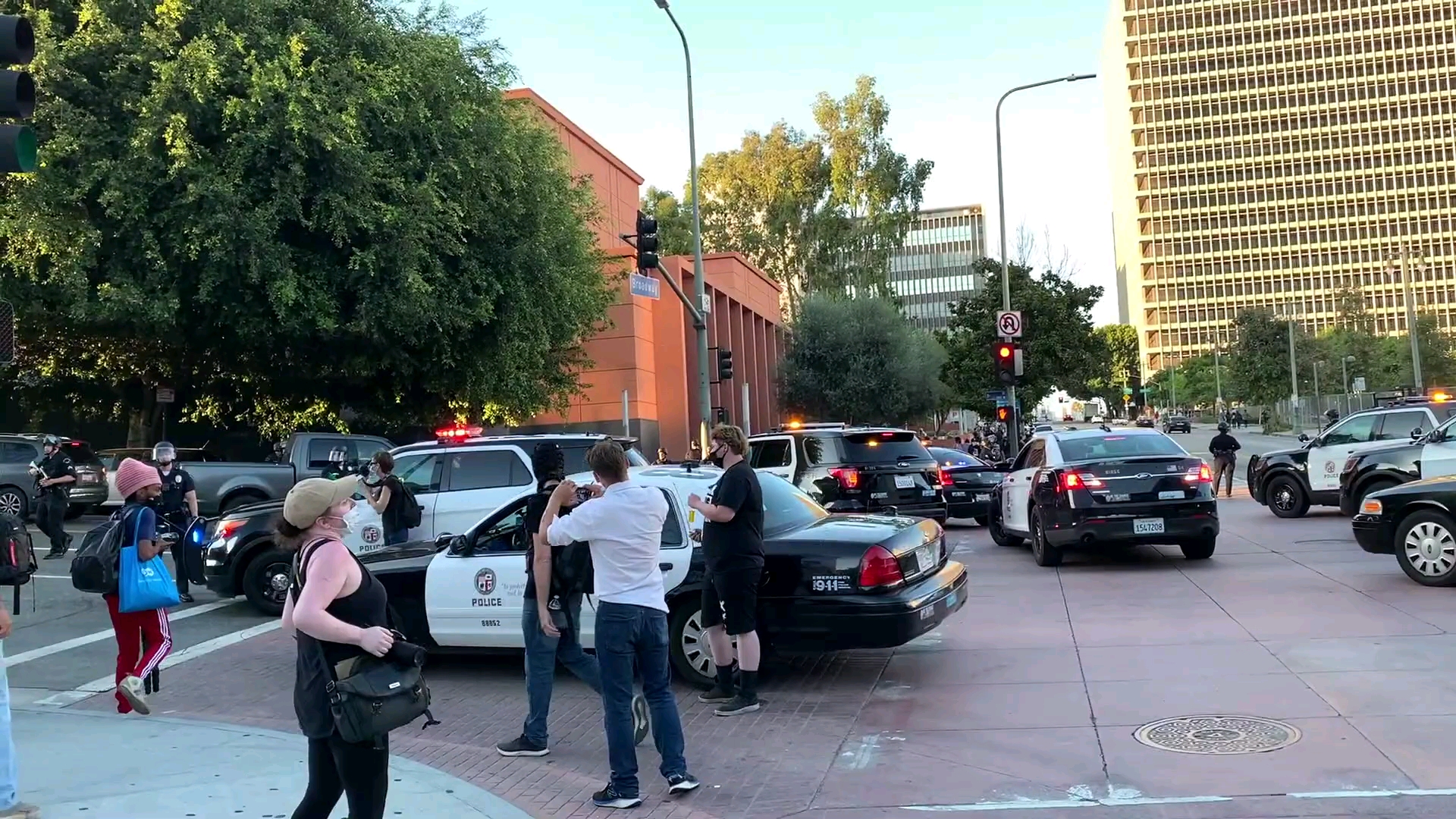 多个LAPD单位以Code 3响应_哔哩哔哩_bilibili