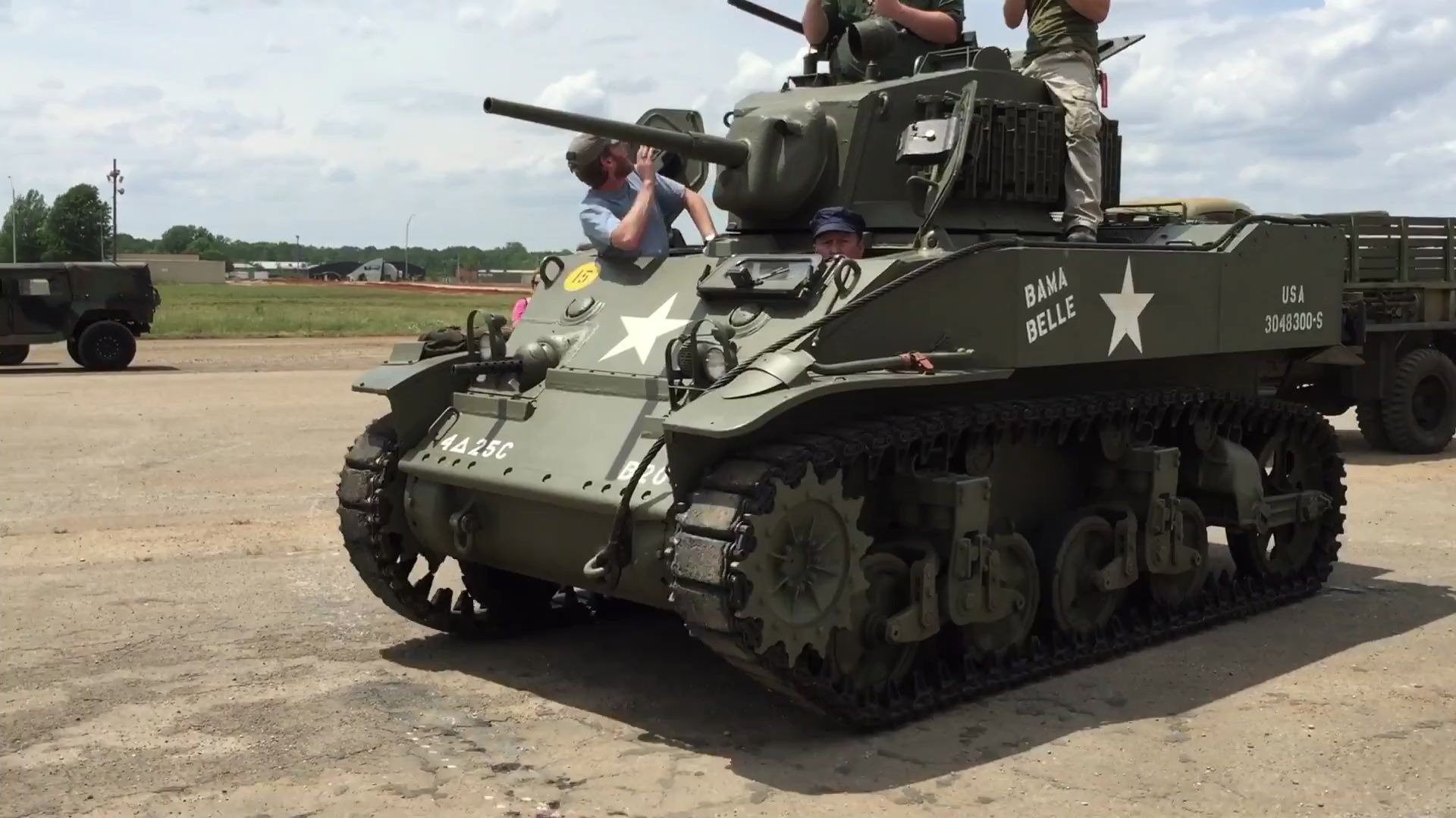 1943 M5A1 Stuart tank_哔哩哔哩_bilibili