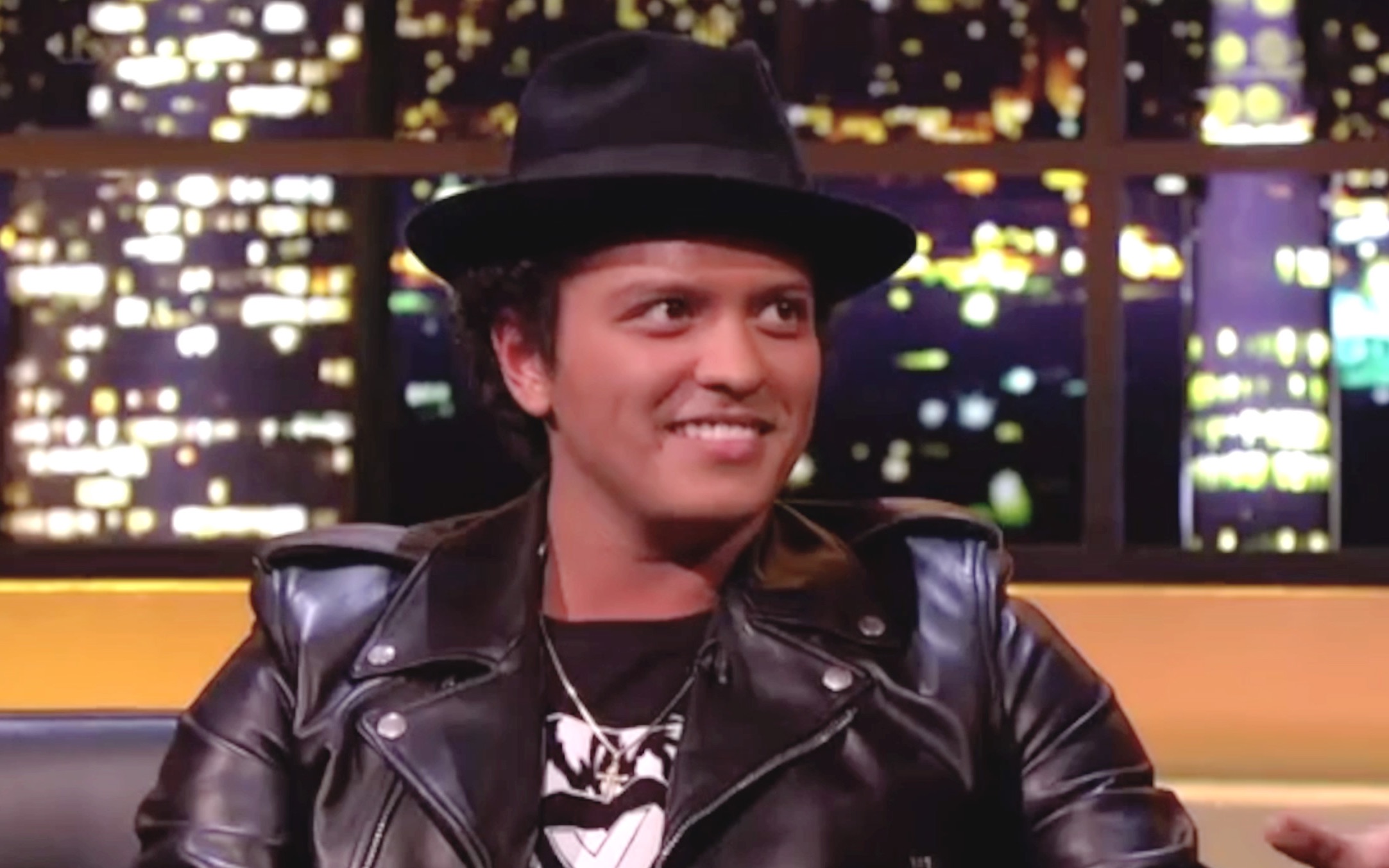 【Bruno Mars】【听译】Jonathan Ross采访过4岁的火星哥？火星哥上Jonathan Ross Show节目_哔哩哔哩 ...