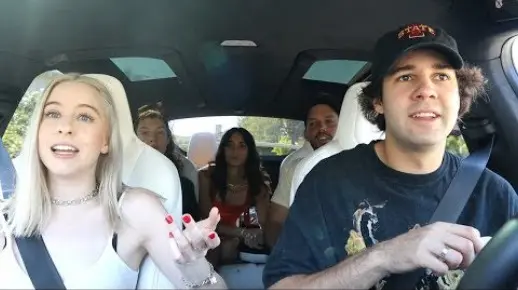 【Carly and Erin】HANGING OUT WITH OUR FRIENDS_哔哩哔哩_bilibili