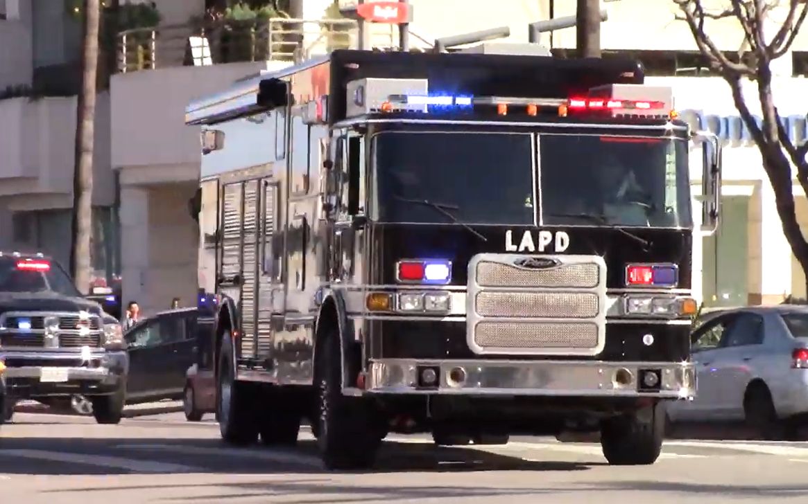 LAPD特警，无标记车辆响应Code 3事件 LAPD SWAT, Unmarked Vehicles Responding Code 3 ...