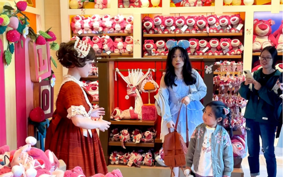 迪 士 尼 惊 现 人 偶-Barbin-ili芭比-Barbin-ili芭比-哔哩哔哩视频