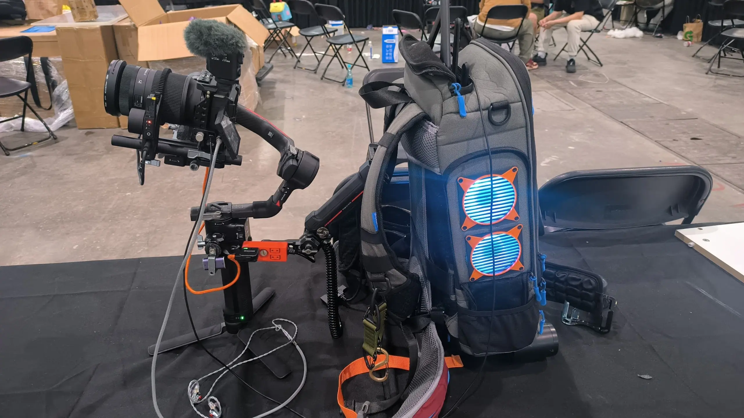 用全画幅20-200mm镜头做漫展移动直播是怎么样 / 上海CPSP同人展_哔哩哔哩_bilibili