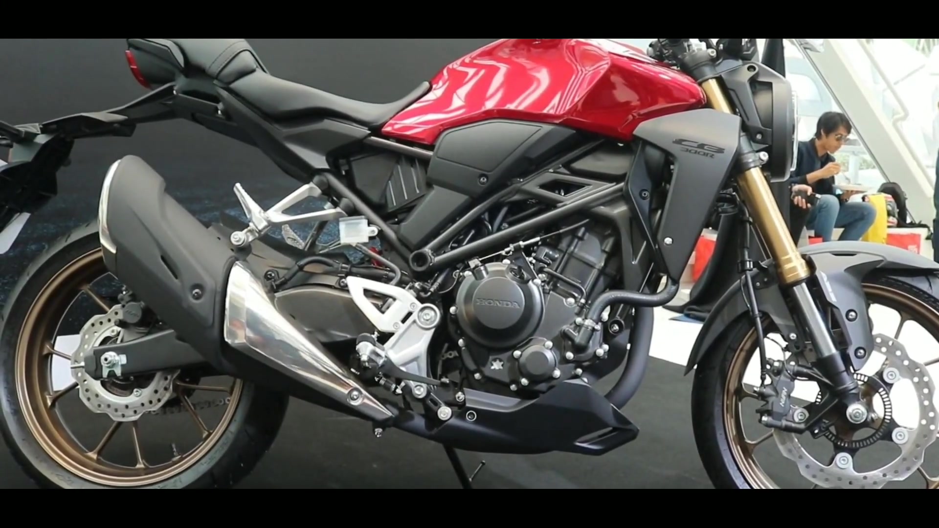 2020本田CB300R 红色实拍！今天7月份就引进了，有多人和我一样期待呢？_哔哩哔哩_bilibili
