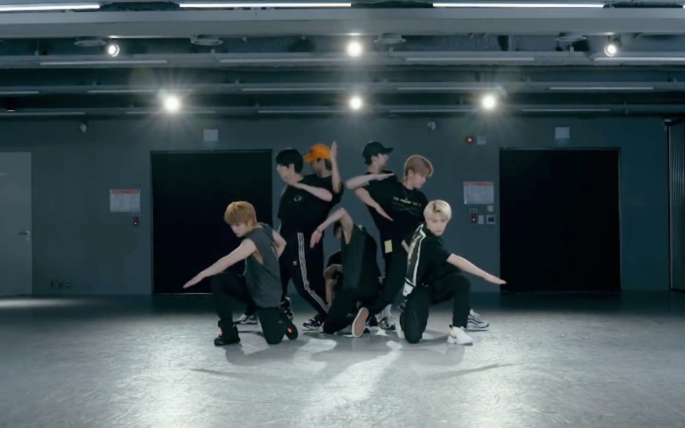 【Stray Kids】回归主打曲 神Menu 练习室舞蹈版MV+特别舞蹈版公开_哔哩哔哩_bilibili