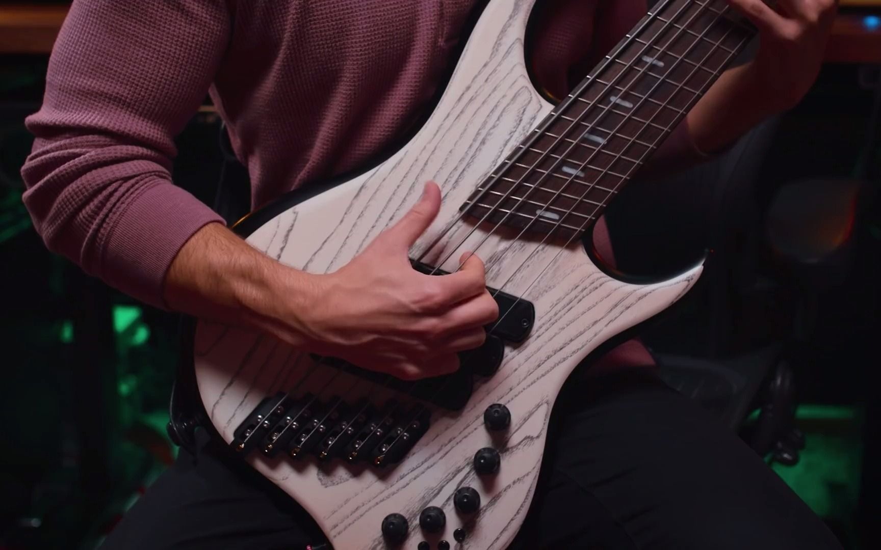 Jacob Umansky - Intervals - Vantablack (Bass Playthrough)_哔哩哔哩_bilibili