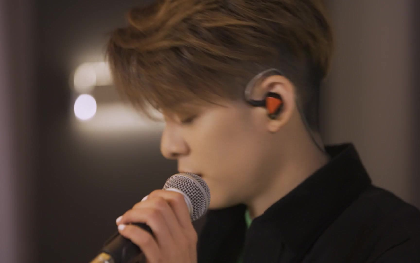 【刘逸云Amber】210520 Amazon Studios直播表演 Neon & The Light-bili_38396191897 ...