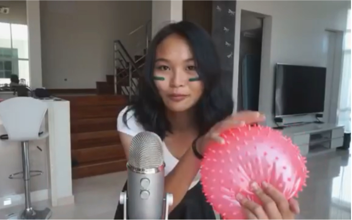 【Asmr with friends】视频搬运来自油管博主clareee Asmr，侵删。_哔哩哔哩_bilibili