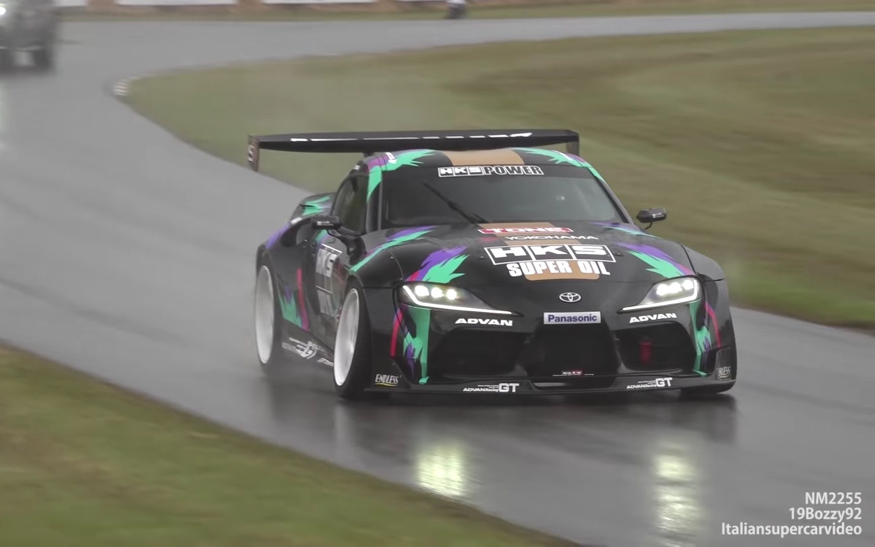 HKS魔改700匹2JZ新Supra在古德伍德速度节上玩起了漂移秀_哔哩哔哩_bilibili