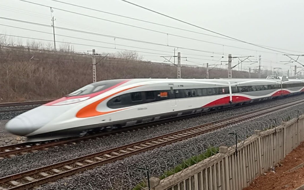 智能动车组CR400AF-Z首进珠海，是不是比CR400BF-Z好看呢！！