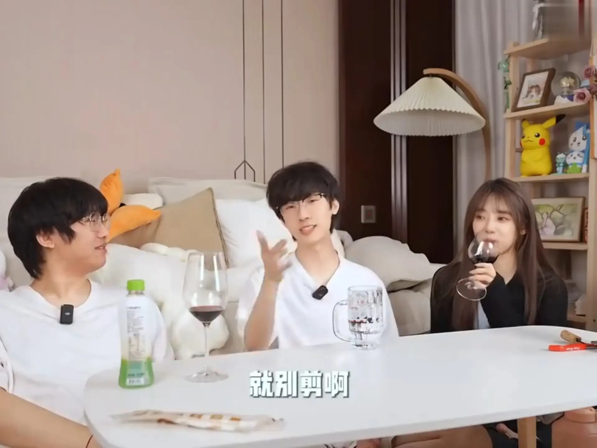 宁王宝蓝谈S8IG谣言：还得是我和TheShy在那吵架，宋义进踩在凳子上翻译，那还有杰克给我跪下来了呢，我觉得观众能得到的渠道里应该只有30%是真的，可能都没有_游戏热门视频