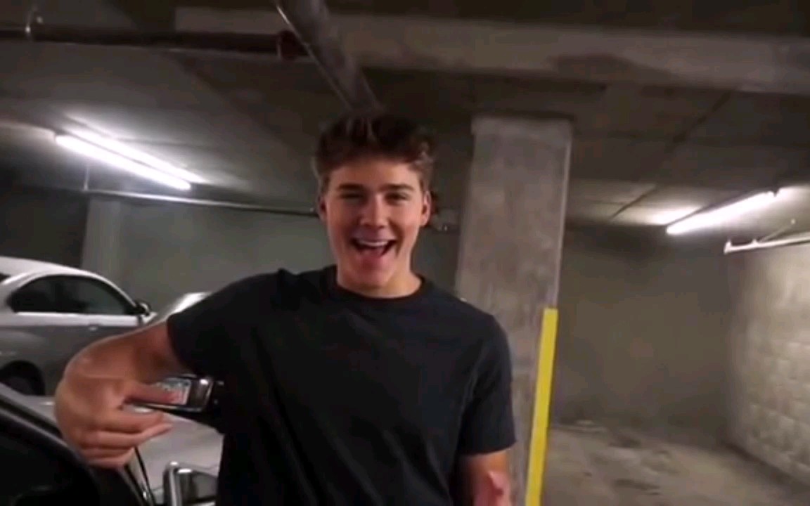 【David Dobrik】vlog第166期 看看Alex心情会变好的_哔哩哔哩_bilibili