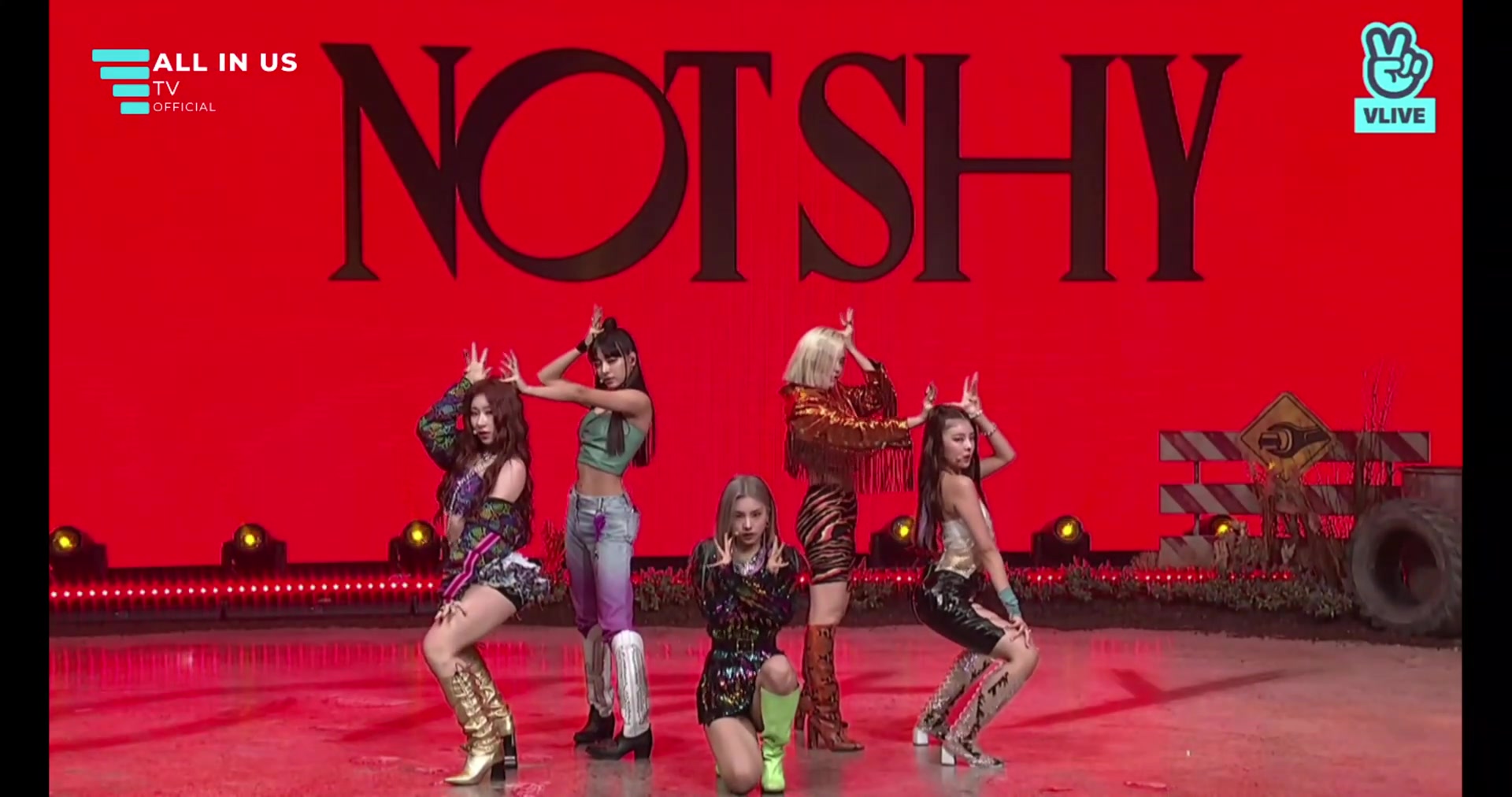 200817 【热热的 】ITZY 新曲 - NOT SHY (LIVE STAGE)_舞台首秀_哔哩哔哩_bilibili