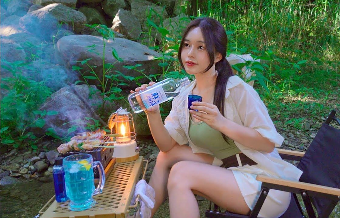 独自在山谷露营 | 烤串和高球 | 鸡汤-쏘베리Ssoberry-쏘베리Ssoberry-哔哩哔哩视频