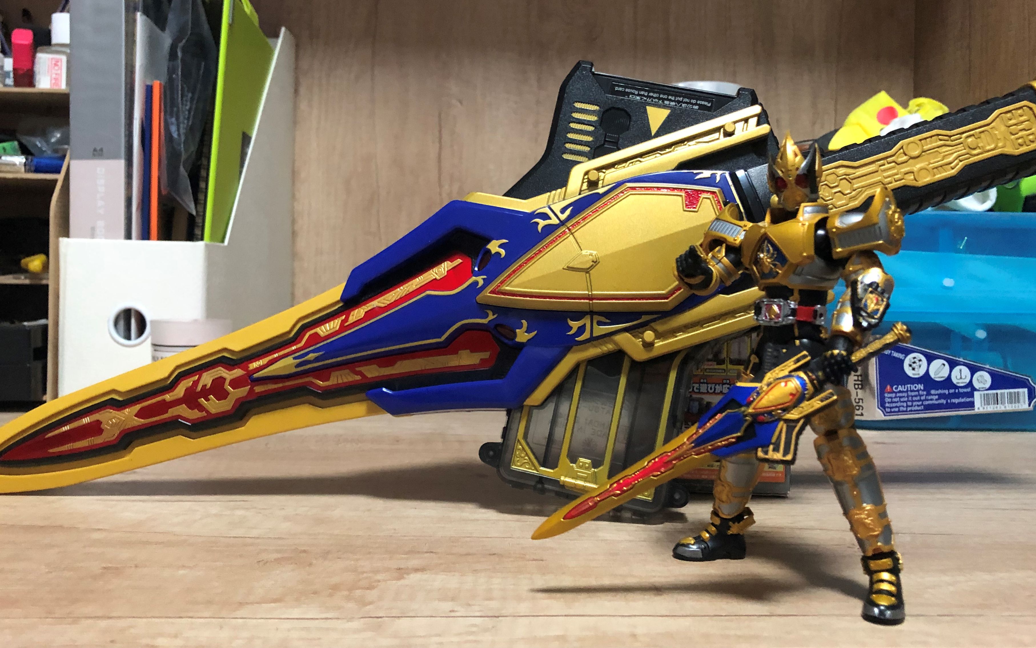 【转载】变身King Form & 必杀技7种！雷欧桑测评重醒剑DX King Rouzer & King Blade！觉醒卡12枚付属 假面 ...