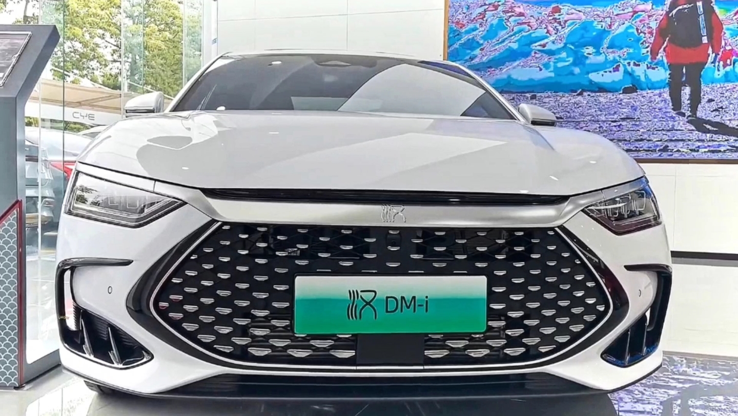 21.68万！比亚迪汉DM-i预售，比汉EV还贵，1.5T混动续航高达240公里 - 哔哩哔哩