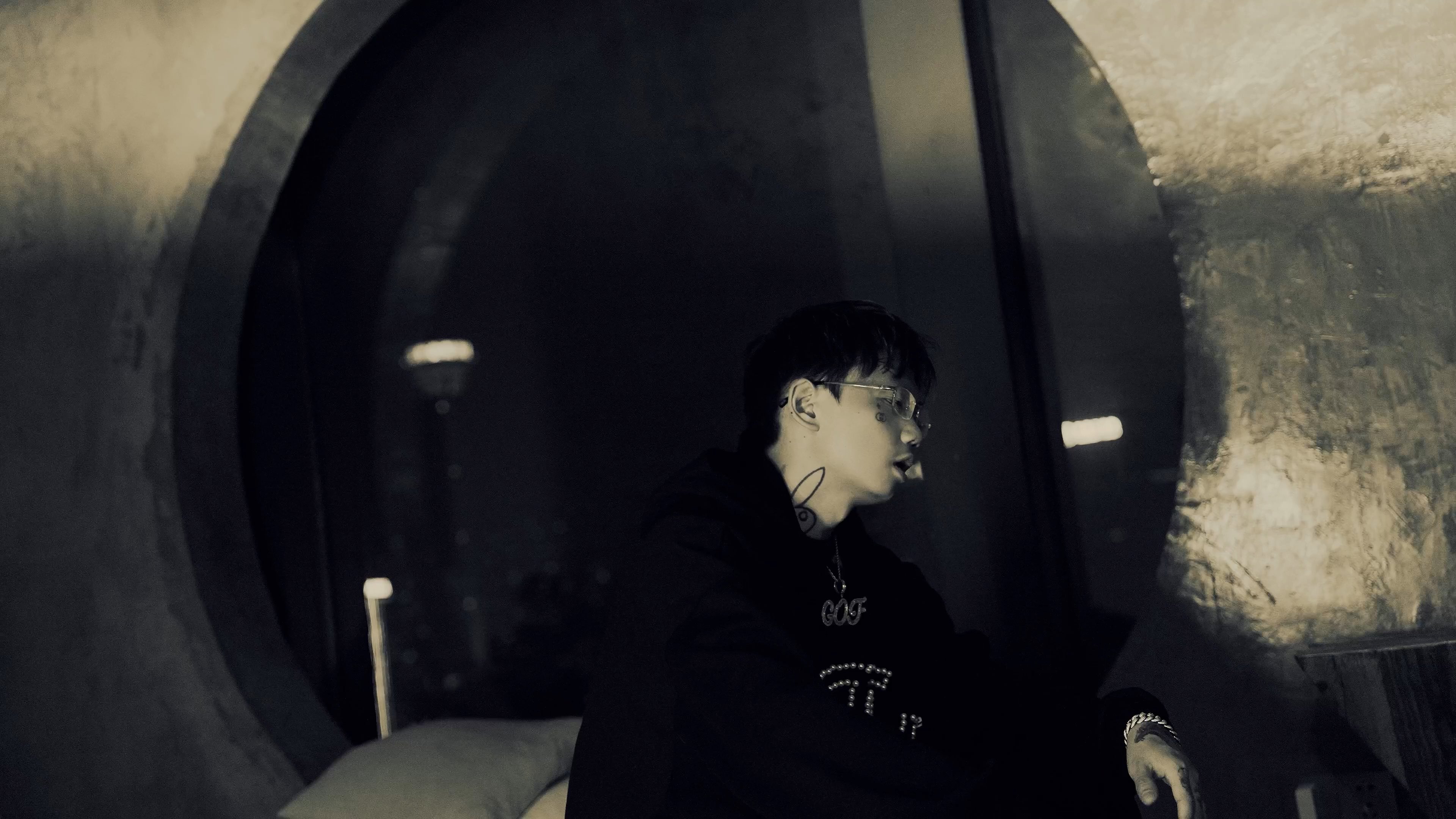 KenRobb - Tell Me Why (Official Music Video)-woof的猫-R-哔哩哔哩视频