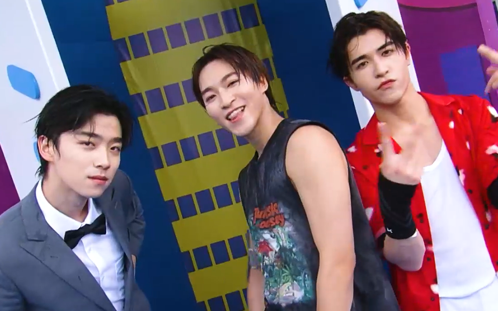 哔哩哔哩向前冲INTO1登顶花絮 -综艺-全集-高清独家在线观看-bilibili-哔哩哔哩