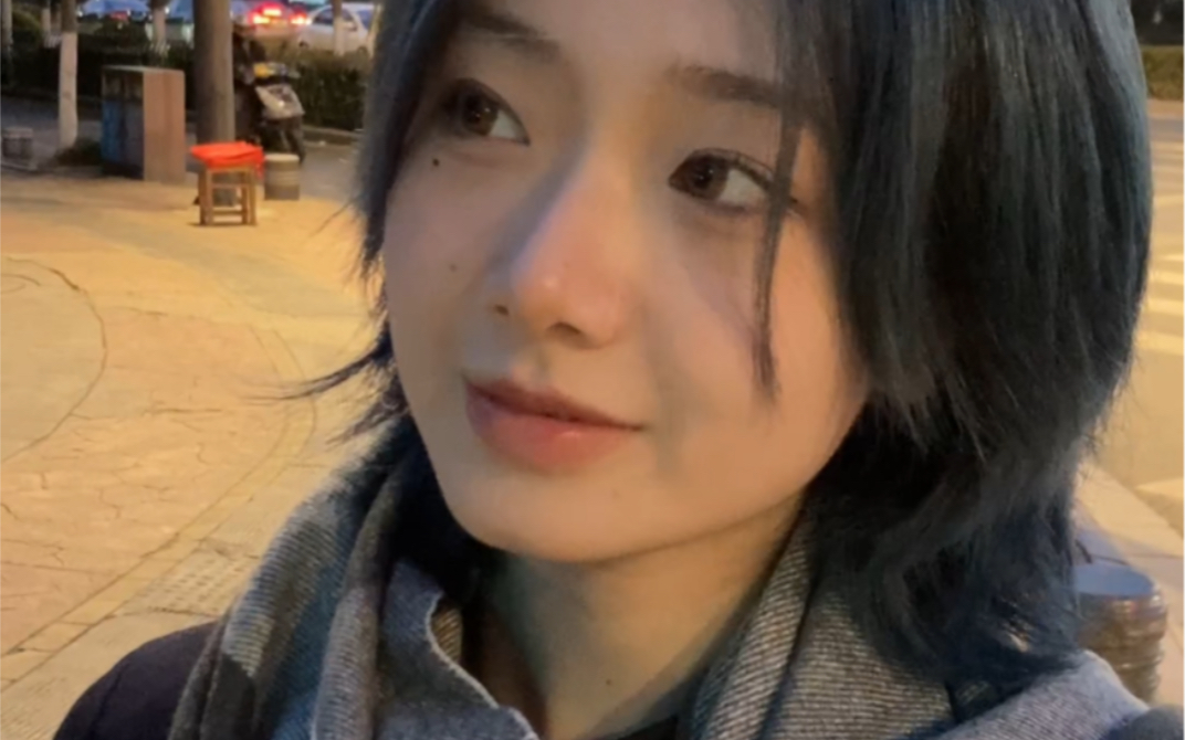 “你在晚霞下安静吹着风，我的心里咚咚咚咚咚”-Yige一格-Yige一格-哔哩哔哩视频