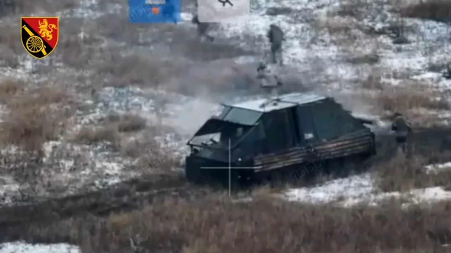 第45和40炮兵旅的同志一起，在乌克兰东部用碎片和集束弹药“西葫芦”给卡查普播种-Marlna_Cocoon-Marlna_Cocoon-哔哩哔哩视频