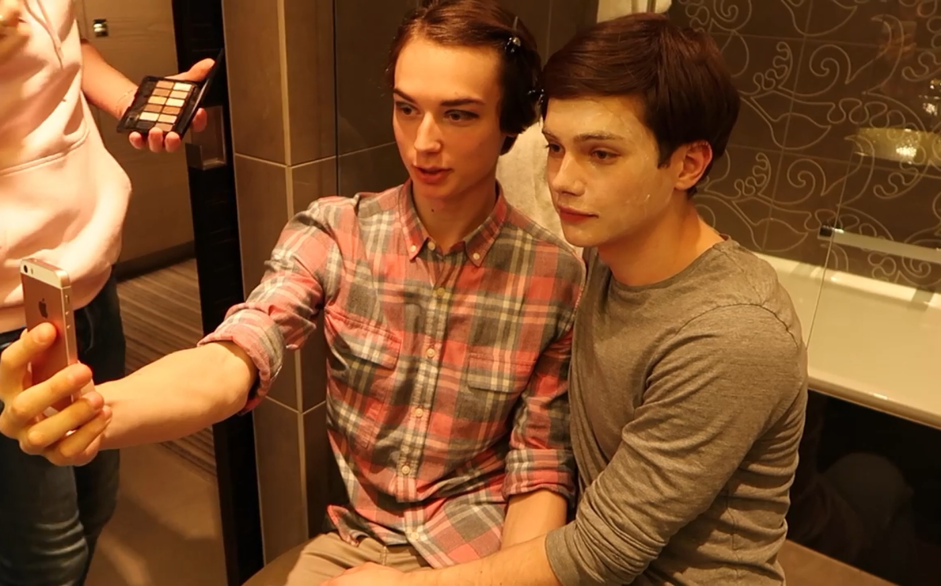 【thewineholics】机长视角的布布化妆视频_哔哩哔哩_bilibili