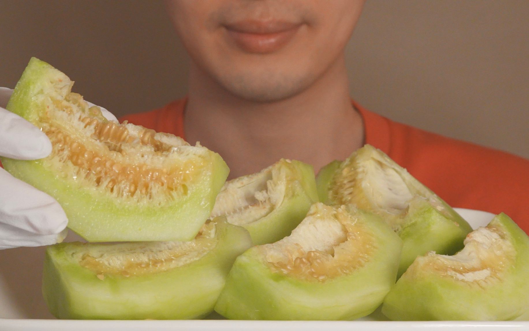 【丁明明安静吃】香瓜-丁明明mingming-丁明明mingming-哔哩哔哩视频