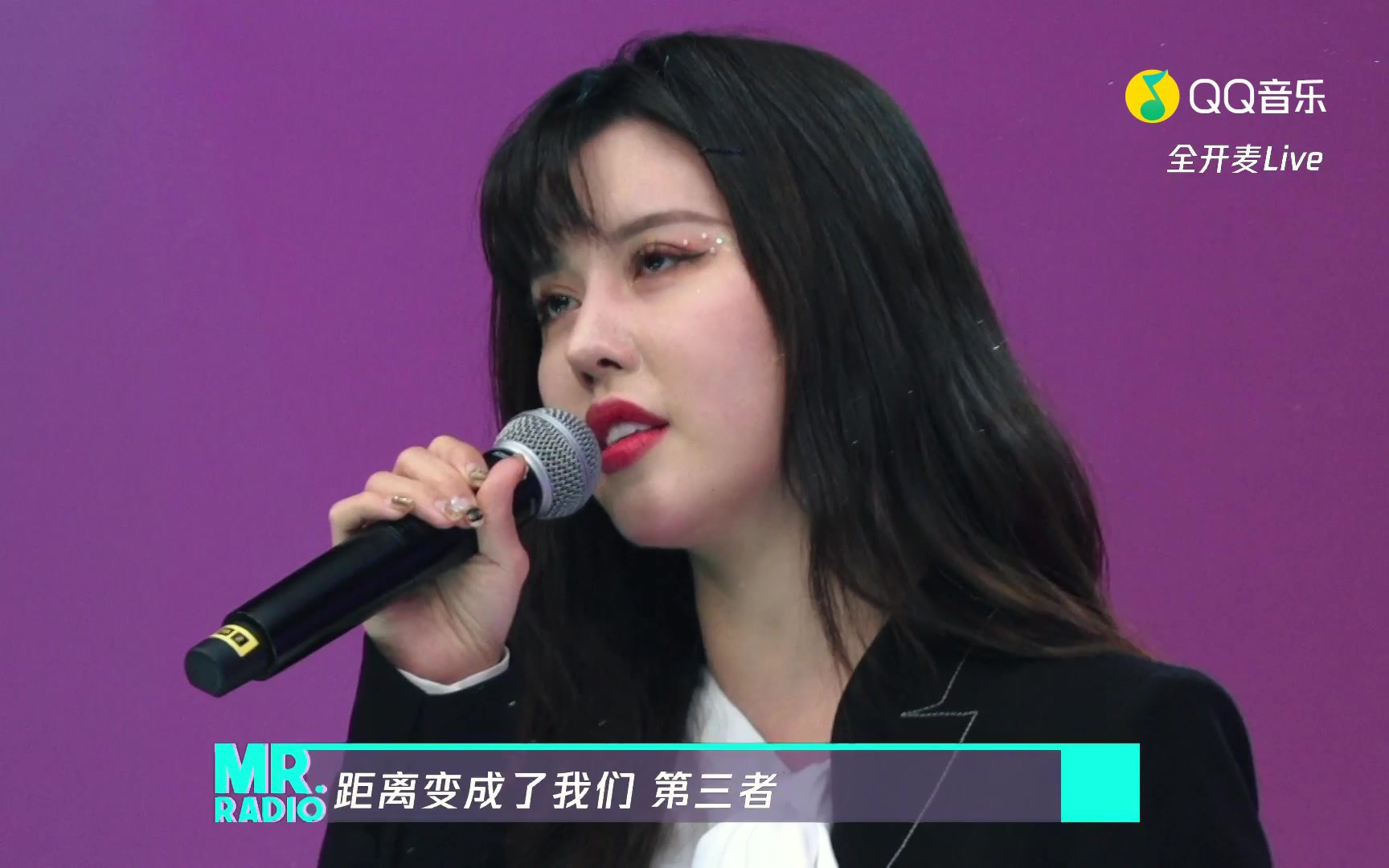 【BY2】演唱主打歌《异地恋人》开口惊艳，未免也太好听了，故事感十足！_哔哩哔哩_bilibili