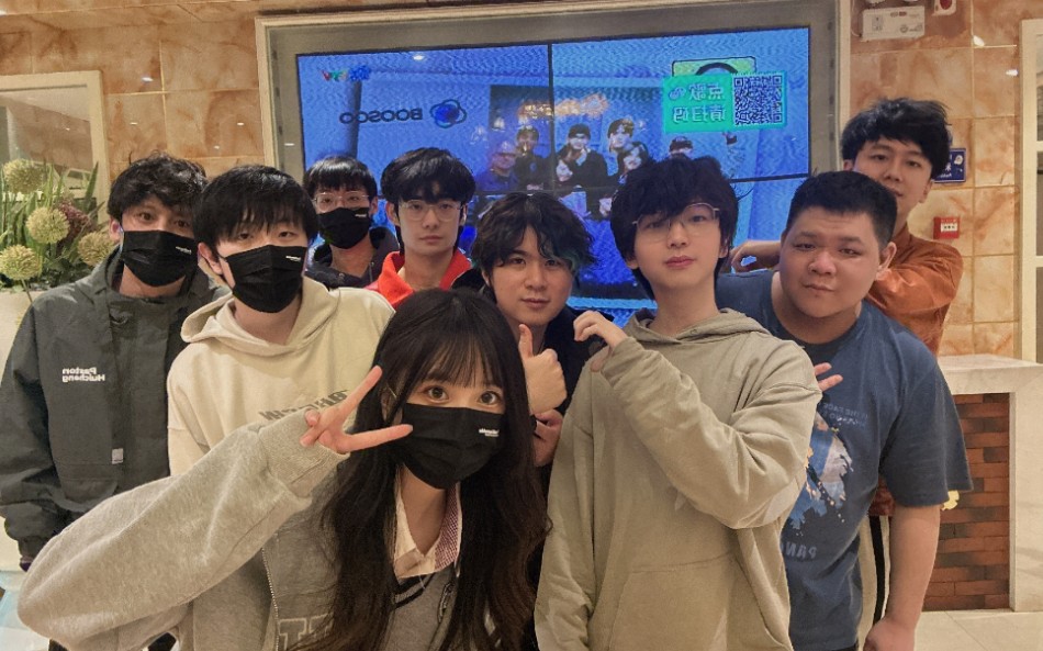 欧的白230330-0331 KTV团建 直播录屏 含弹幕 自存 - 哔哩哔哩