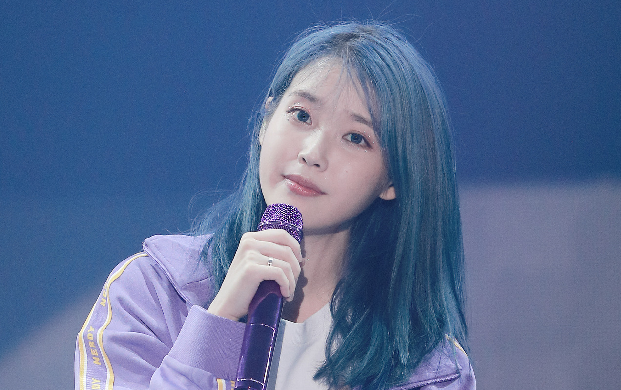 iu竟然在演唱会唱了这首歌！心都融化了！_哔哩哔哩_bilibili