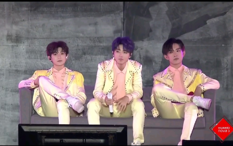 TFBOYS《喜欢你》六次舞台混剪 结尾有彩蛋哦~ - 哔哩哔哩