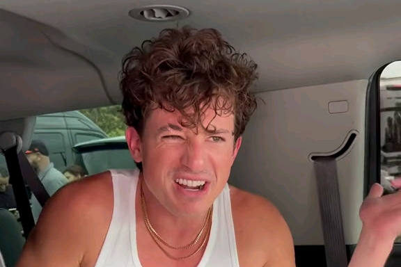 查理普斯Charlie puth的日常，认真工作的男人最美_哔哩哔哩_bilibili