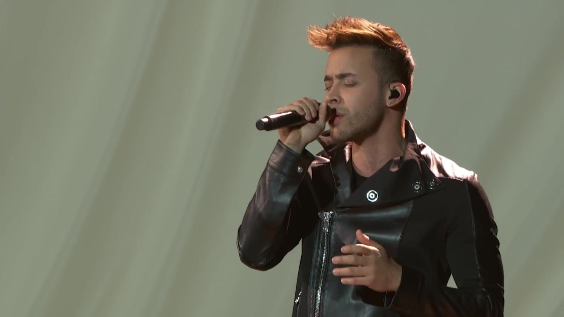 【西语/现场】拉丁王子Prince Royce联手Gerardo Ortiz现场演唱热单《Moneda》(Premio Lo Nuestro ...