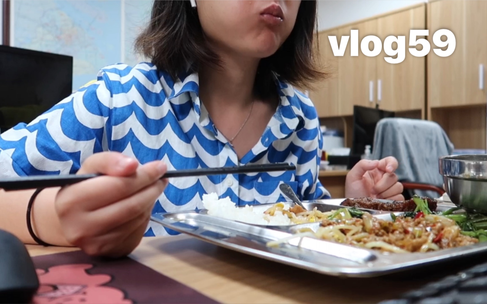 vlog59 | 工作日的日常 | 回家啦很开心 | 吃烤肉 | 一些小幸福_哔哩哔哩_bilibili