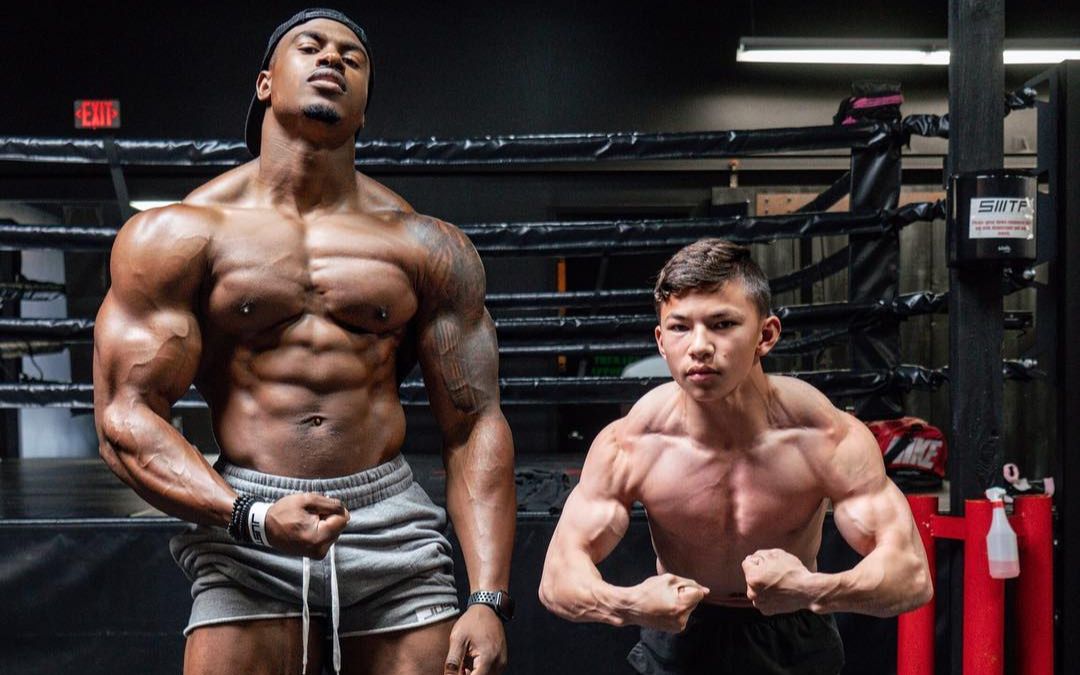 【SIMEON PANDA】肌肉熊猫与16岁少年lee的背部训练。_哔哩哔哩_bilibili